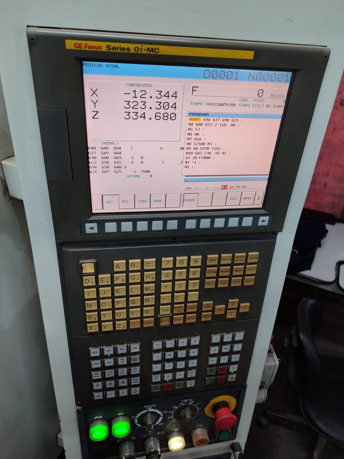 CENTRO DE USINAGEM VERTICAL - ROMI - D1250 - ANO 2010 - 1270 x 610 x ...