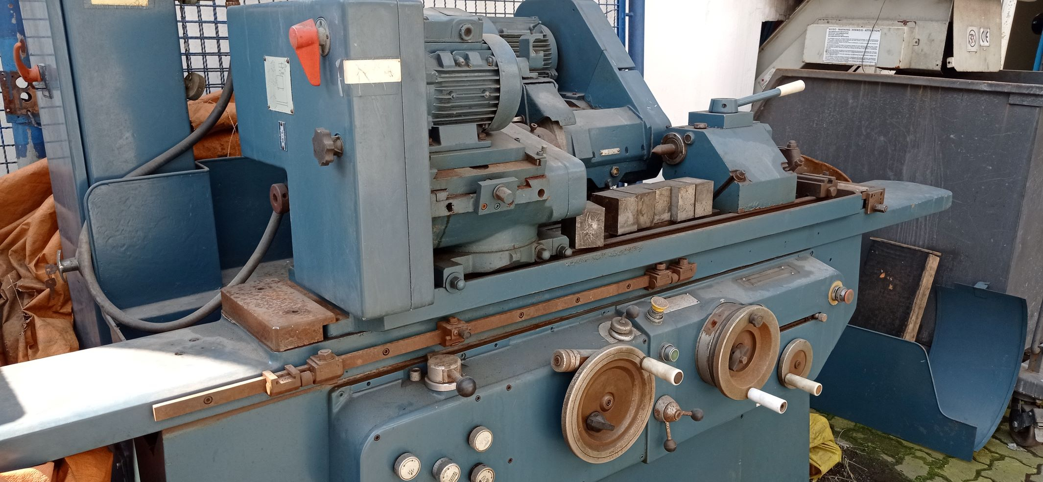 RETIFICA CILINDRICA JONES & CHIPMAN -1076 - 687 X 510 MM | Operatrix