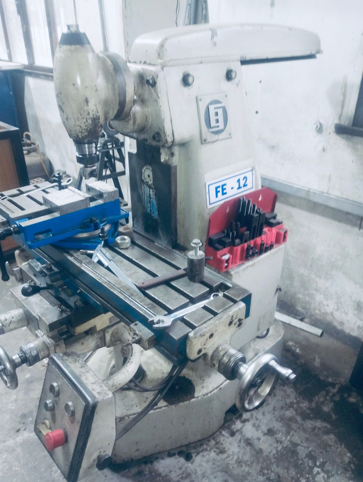 FRESADORA UNIVERSAL - SANCHES BLANES - 11000 X 250 - ISO 40 | Operatrix