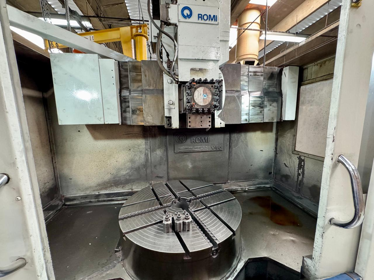 TORNO VERTICAL CNC - ROMI - V90 - COMANDO MACH9 - PLACA HIDRÁULICA 920 ...