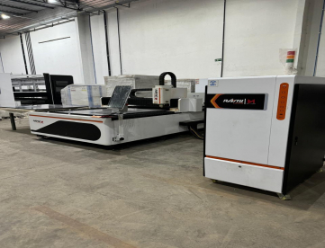 MAQUINA DE CORTE A LASER FIBRA -RAYTU LASER -MODELO RT-3015P ABERTA - 1000 W- ANO 2024 | Operatrix